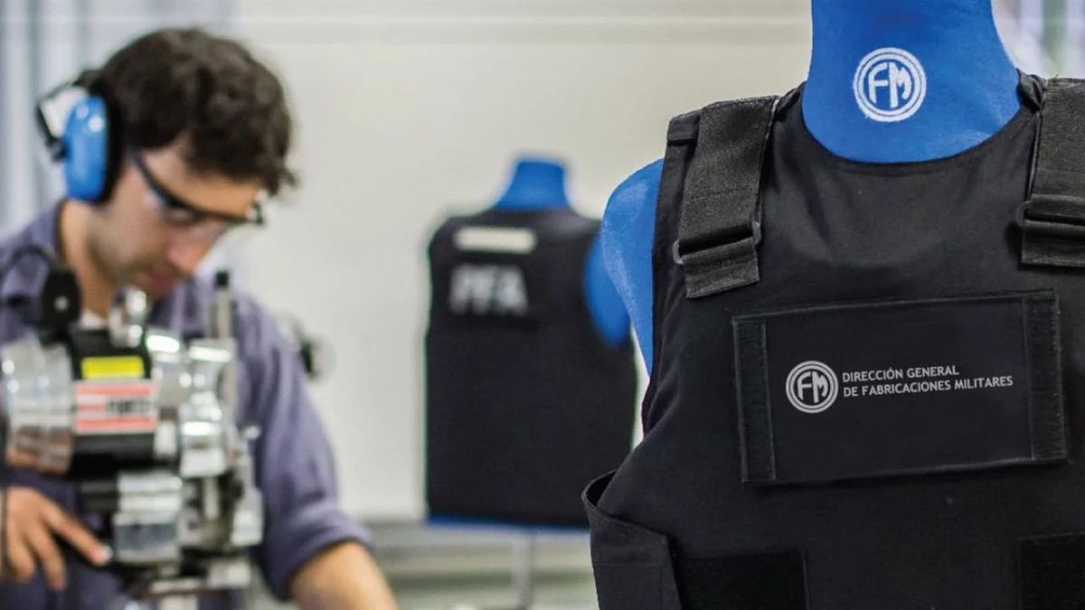 La provincia le comprará 5.500 chalecos antibalas para la policía a Fabricaciones Militares