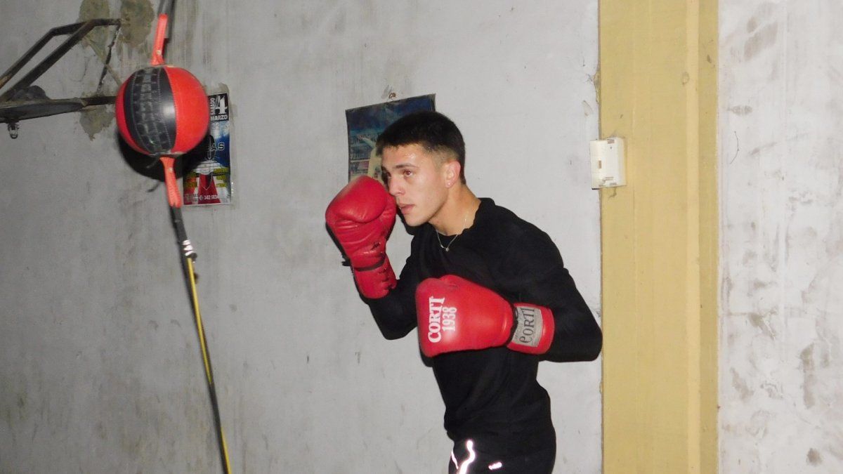 Alan Crenz peleará en la FAB por el título mundial juvenil OMB