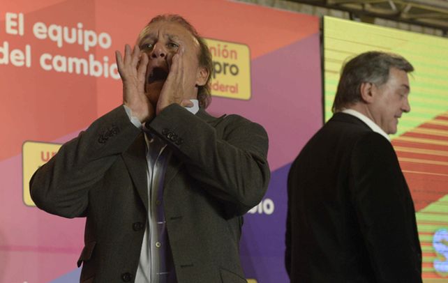Miguel Del Sel también recurrió a sus mesas testigo y se declaró triunfador