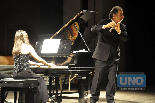 Claudio Barile y Paula Peluso, en el auditorio de la UCA