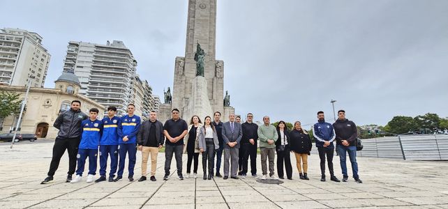 La Asociación Rosarina de fútbol celebró sus 120 años en el Monumento a ...