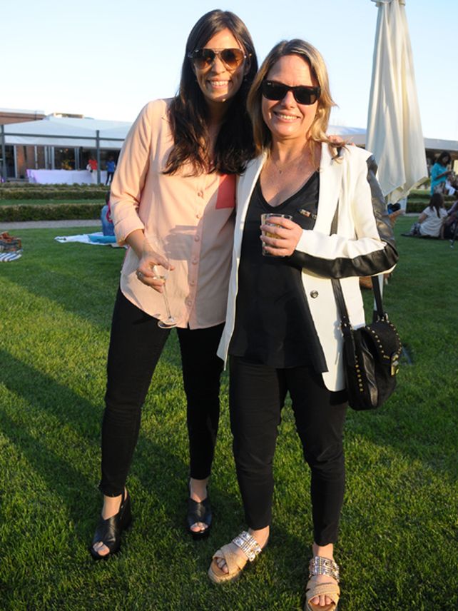 Jazmín Chebar al natural, en los jardines de Chandon