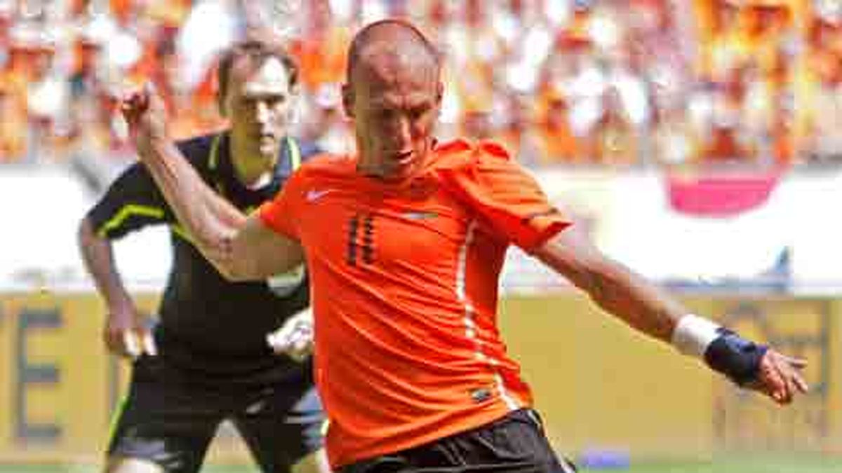 Holanda se completa con Robben