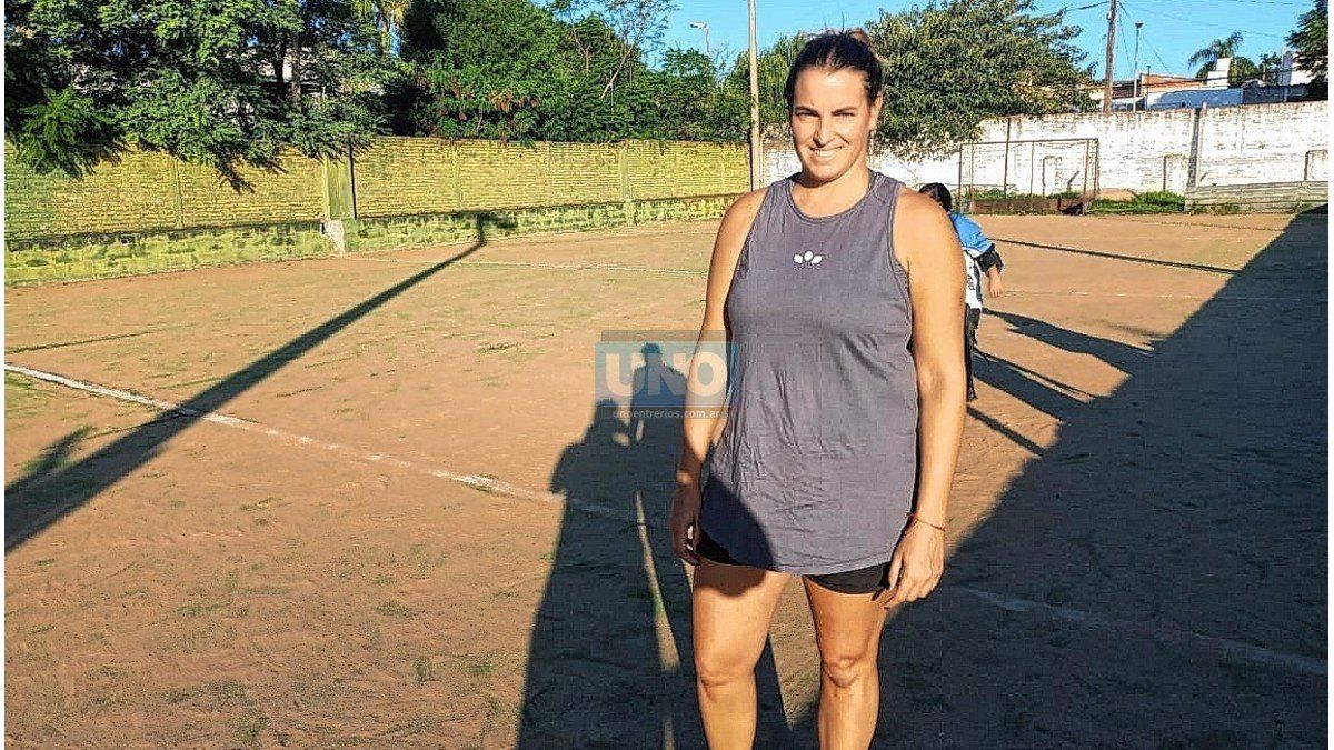 Florencia Mutio, encargada de entrenar arqueras en Talleres