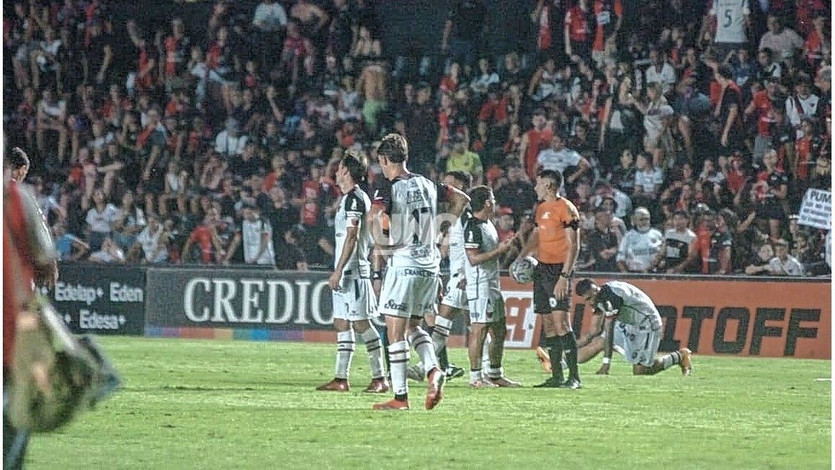 Colón no jugó a nada, Díaz se volvió a equivocar y el equipo sufrió una ...