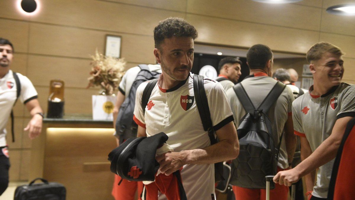 El nuevo Newells de Soso llegó a Tucumán sin Juanchón ni el Pitbull ...