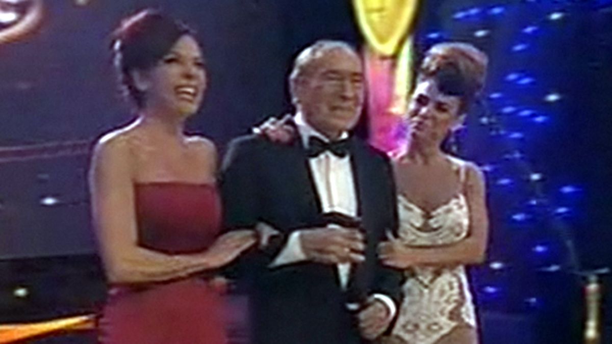 Un emotivo homenaje a Juan Carlos Calabró