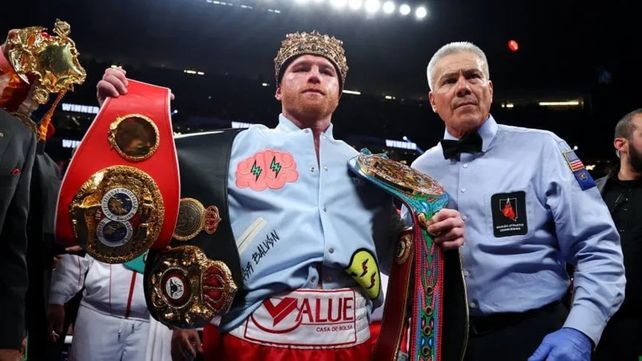 Canelo Álvarez no solo se quedó con los títulos, sino con una montaña ...
