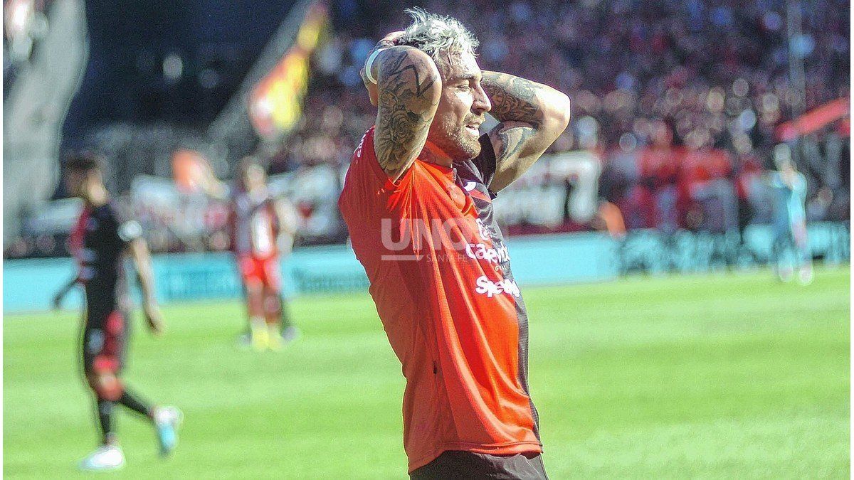 Batallini acordó su salida de Colón para volver a Argentinos