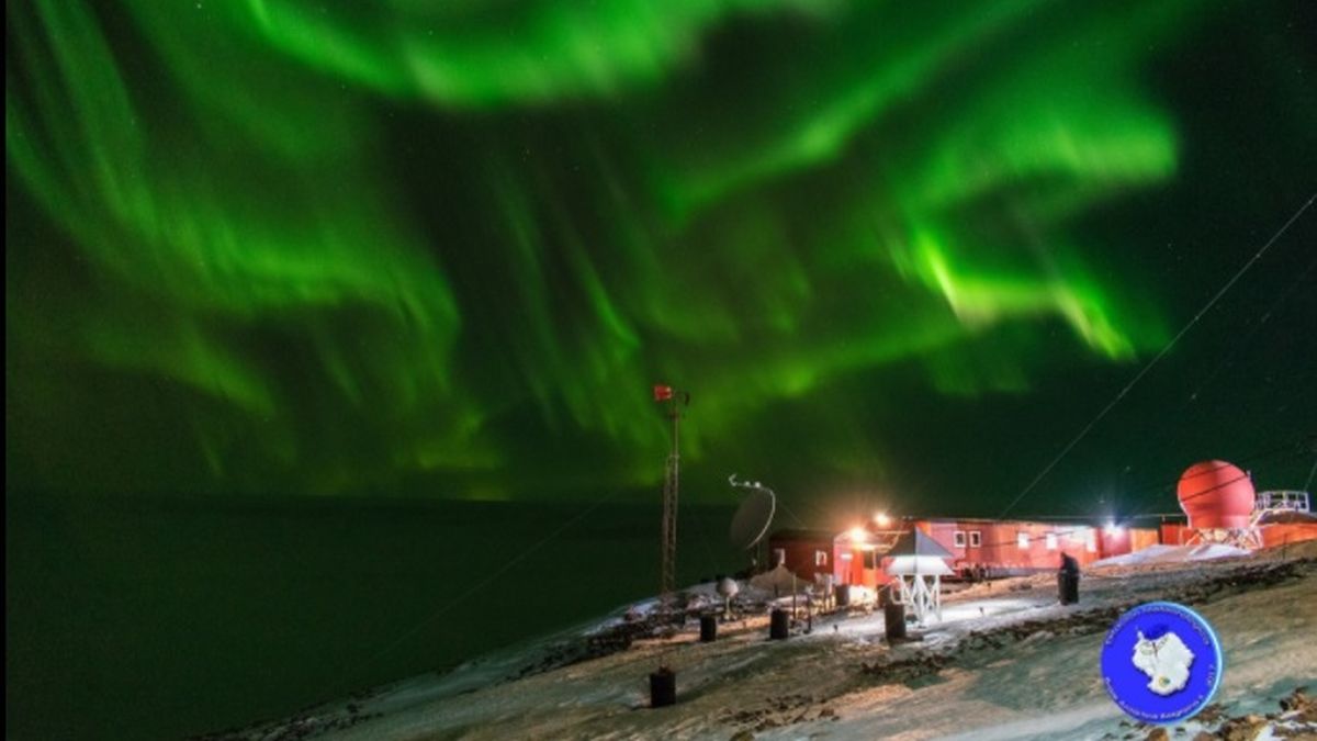Espectaculares auroras australes se vieron en la Base Belgrano II, de ...