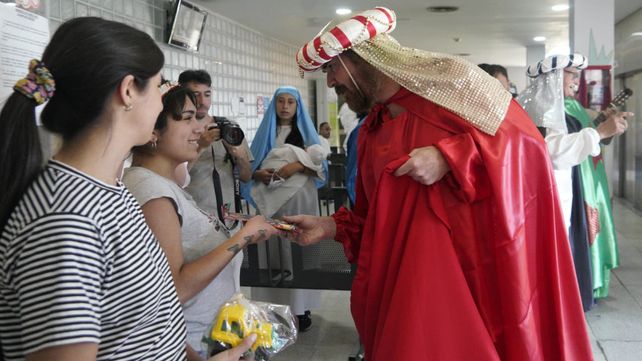 Los Reyes Magos entregaron juguetes a chicos internados en hospitales ...