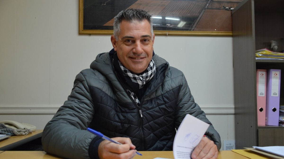 Alvear licita la compra de un furgón y un minicargador