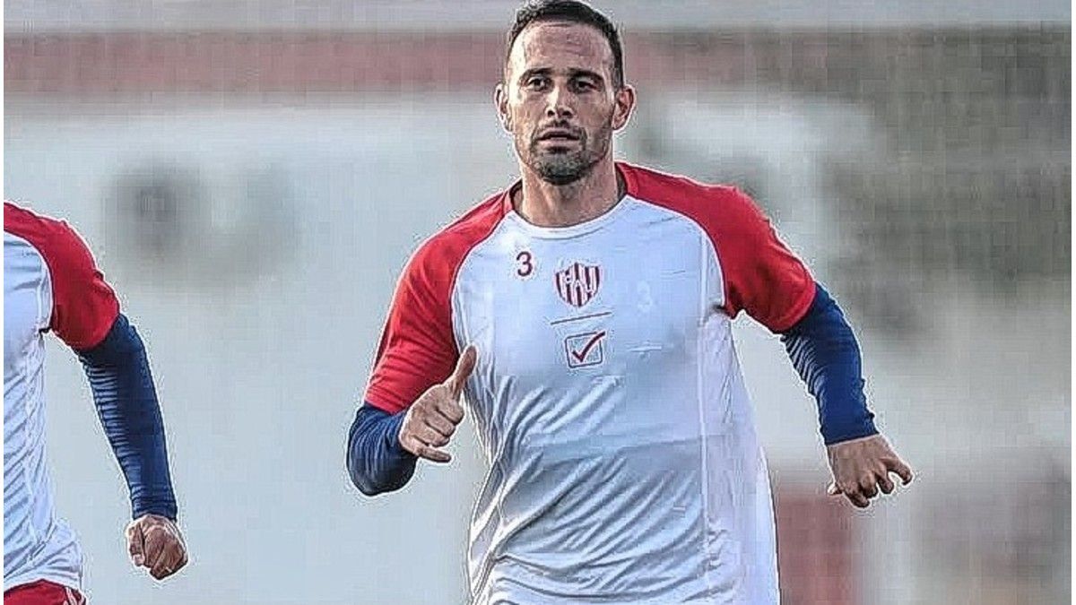 Claudio Corvalán, cada vez más solo en Unión y esperando una salida