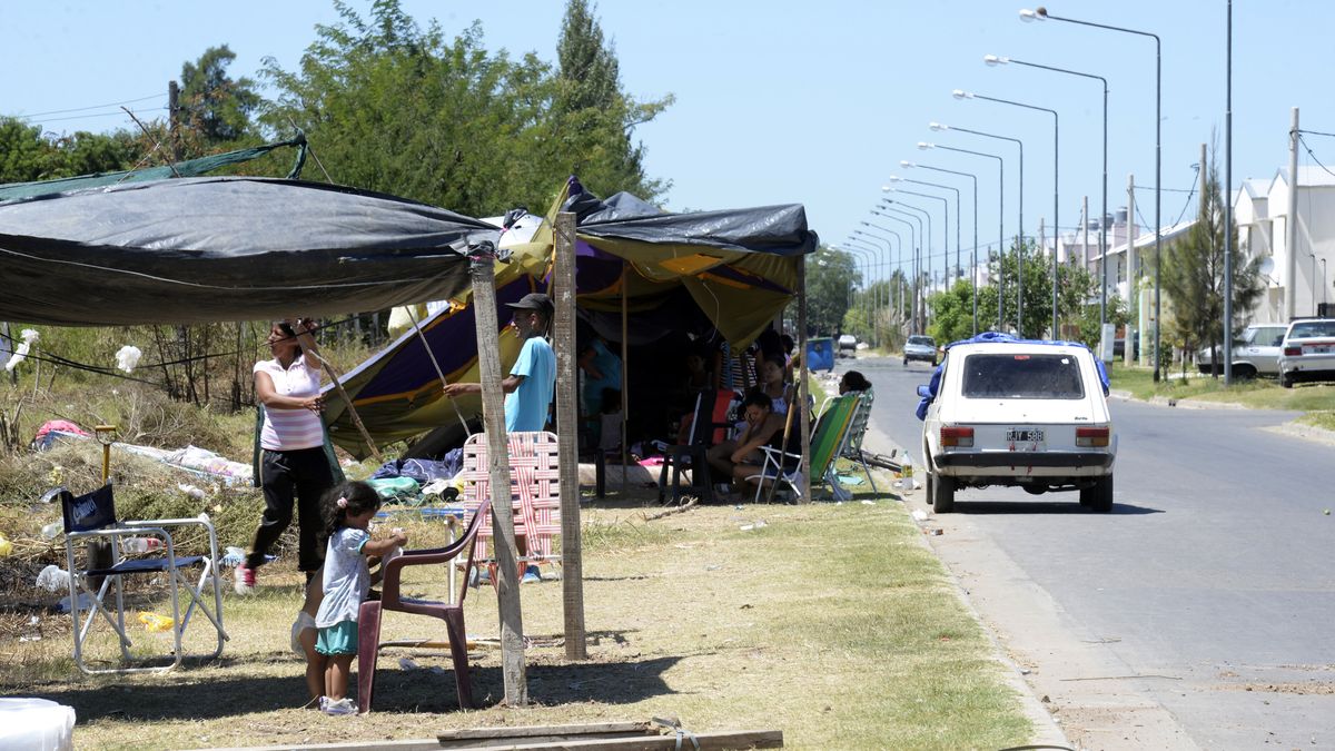 La Justicia ordenó el desalojo de un predio usurpado en zona oeste La Justicia ordenó el desalojo de un predio usurpado en zona oeste