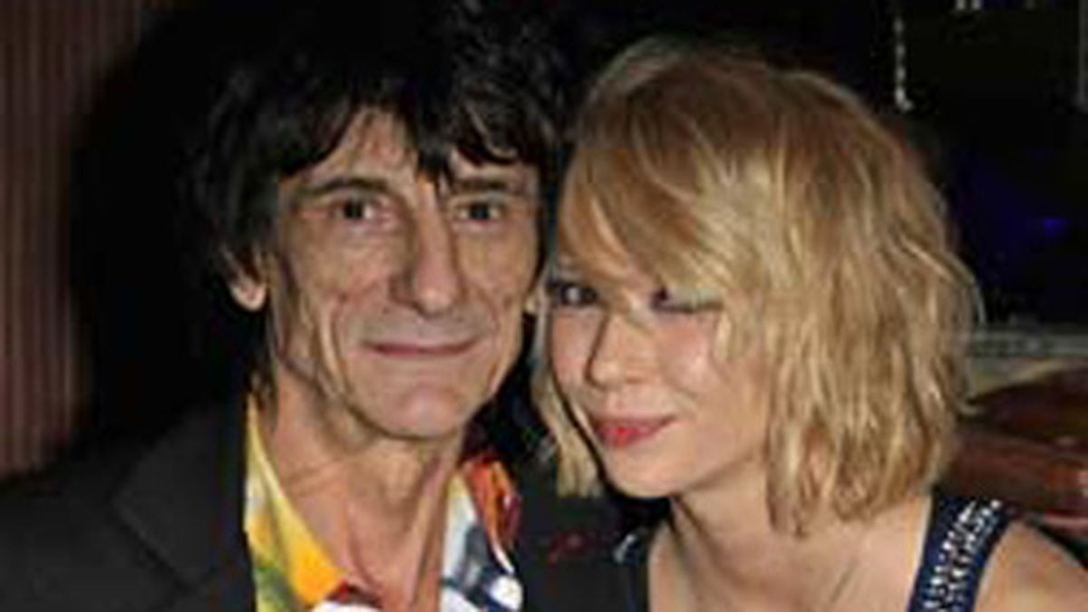 Ron Wood fue preso por una presunta agresión a su novia de 20 años