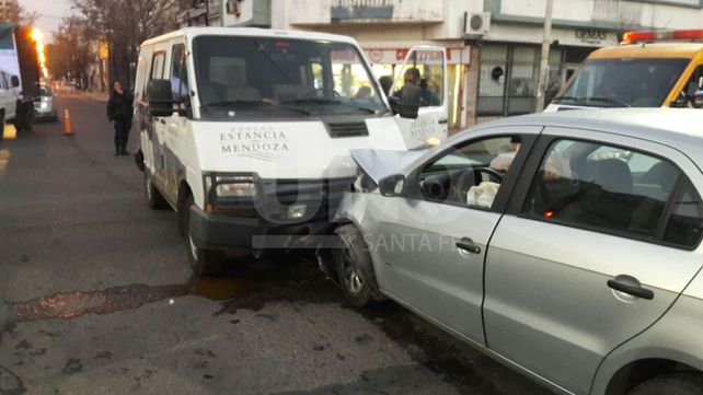 Un auto en contramano pudo haber provocado una tragedia en pleno Bulevar