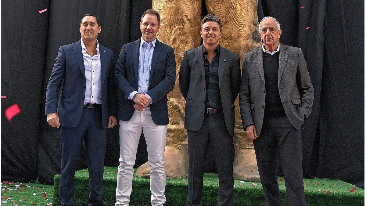 En su homenaje, Gallardo reclamó una reforma del fútbol argentino