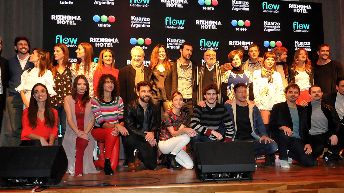 El look de las famosas del superelenco de Rizhoma hotel