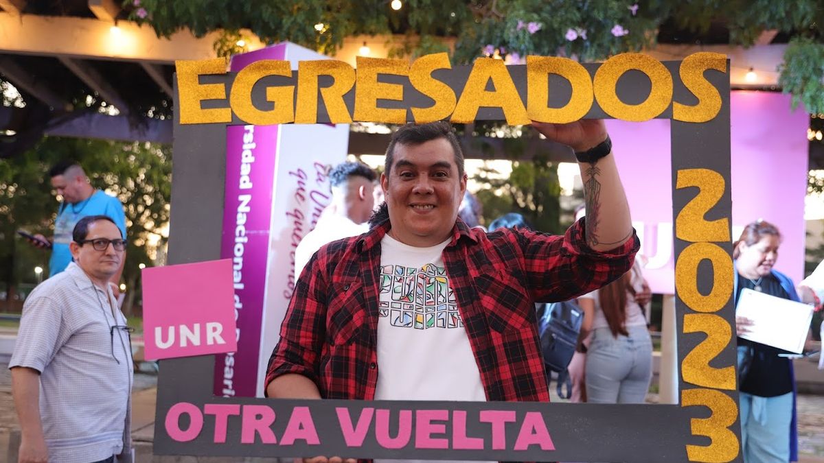 Volver a la secundaria más de 20 años después y recibirse para seguir ...