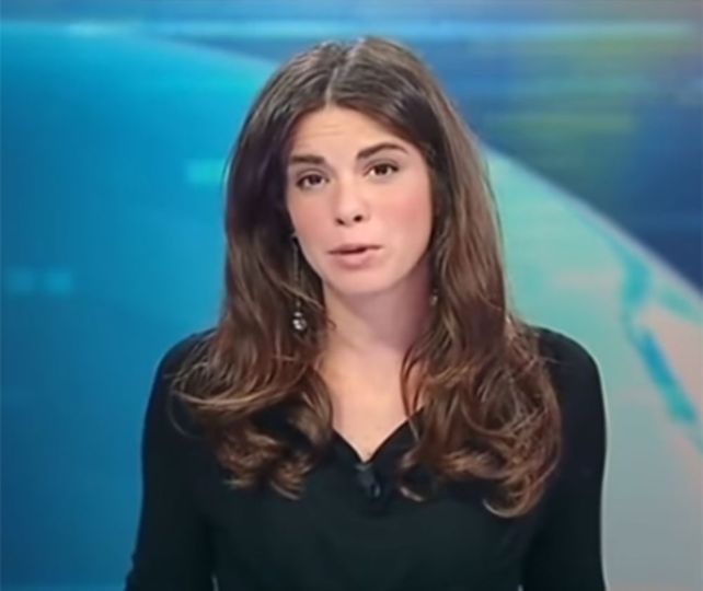 Viral del día: la conductora se descuidó en tele y mostró de más