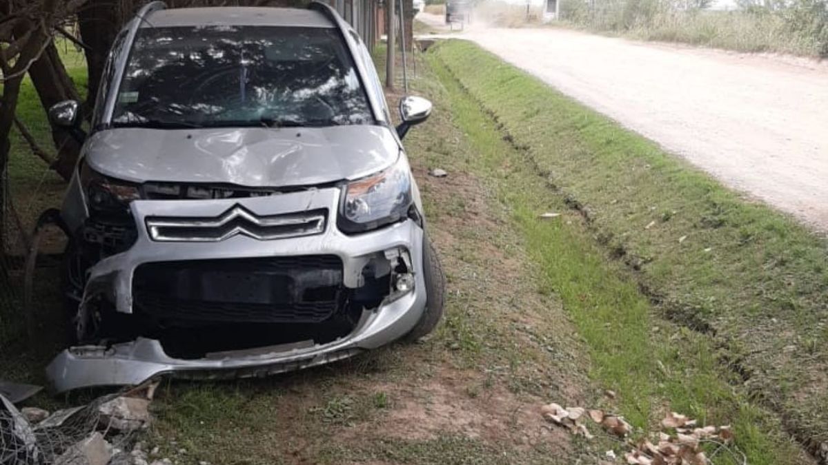 El auto accidentado tras una persecución fue robado al hombre que ...