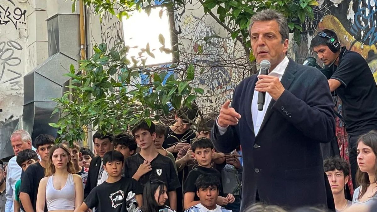 Massa cerró su campaña en una escuela: La mayor utopía es defender la ...
