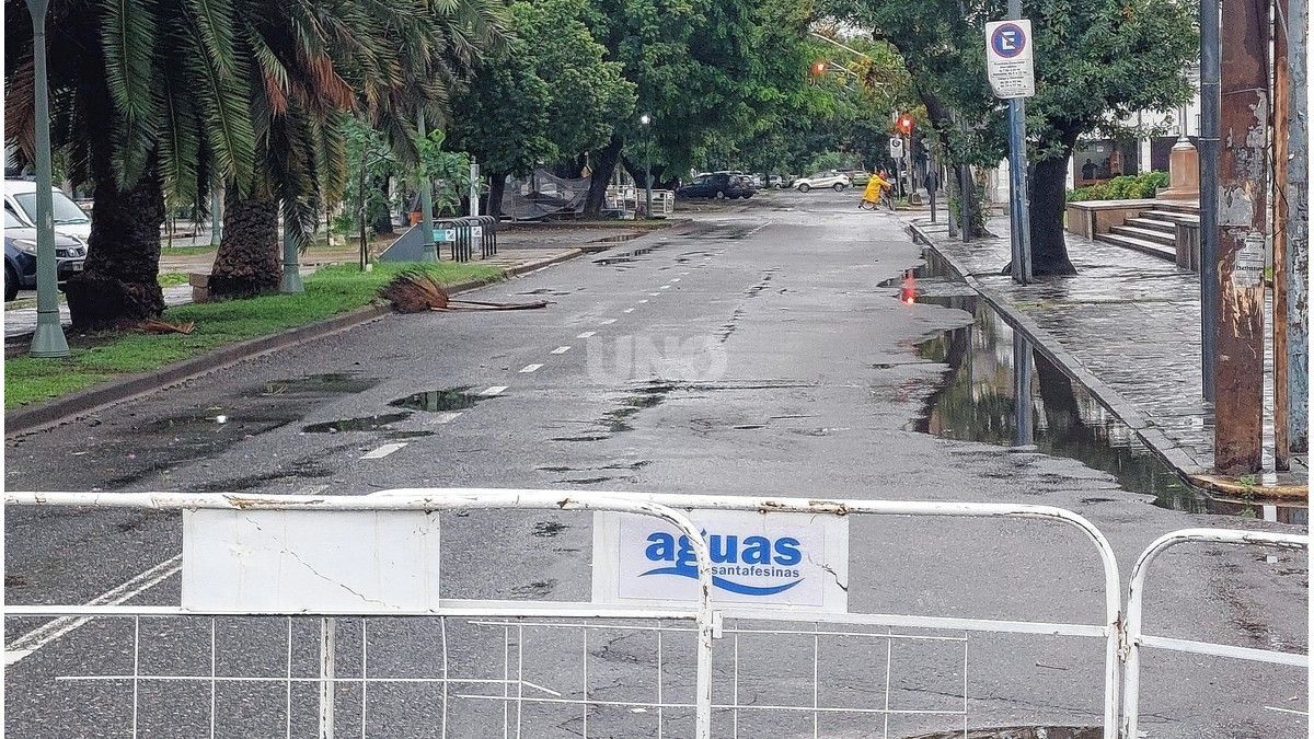 Socavón de 9 de julio y Bulevar: preocupación y enojo de comerciantes ...