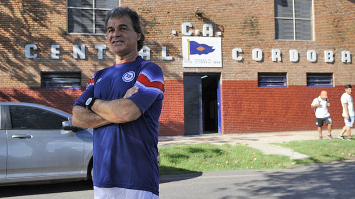 Cuffaro Russo es el DT del Charrúa