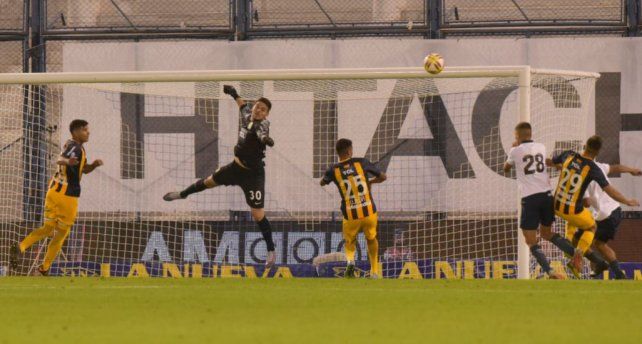 Cambio de arquero en Central: Marcelo Miño por Josué Ayala