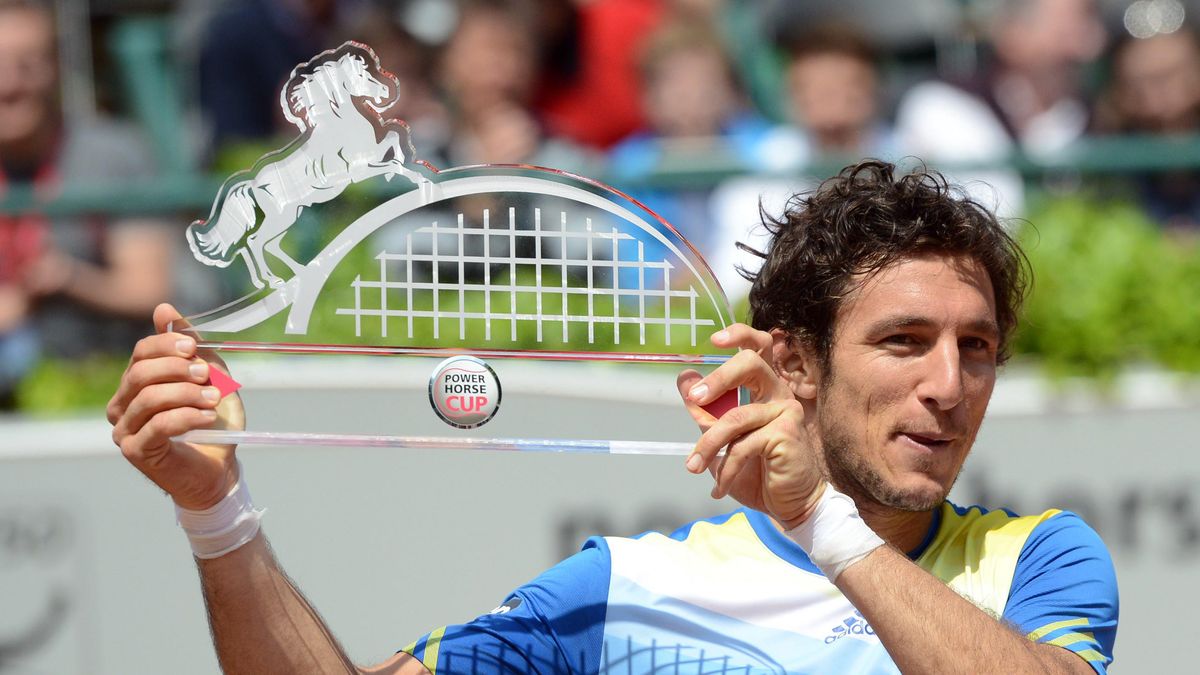 Mónaco llega con un trofeo en sus manos