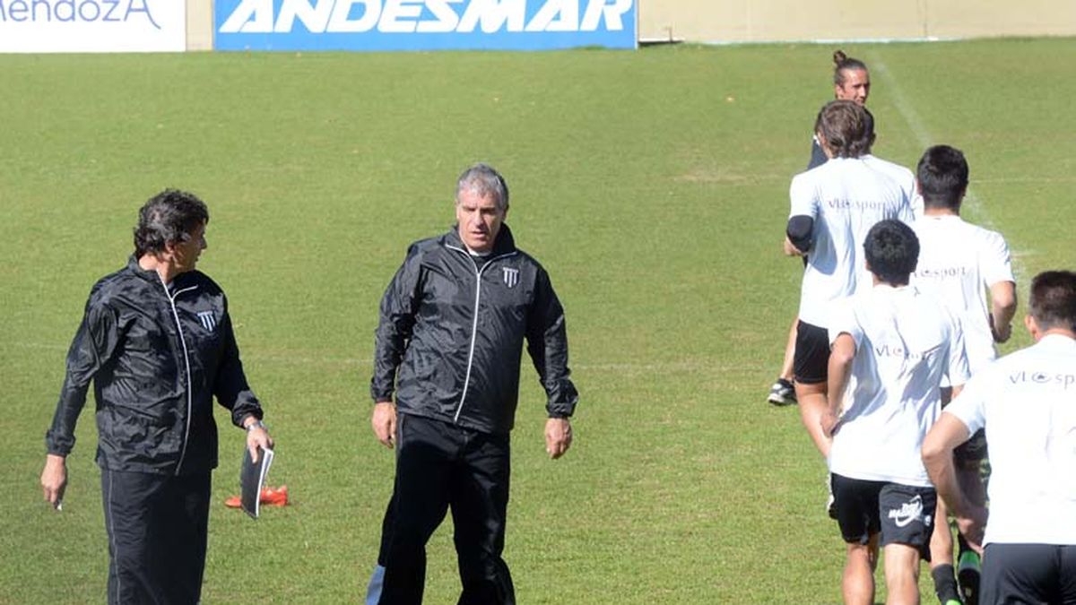 Omar Labruna dirigió su primera práctica