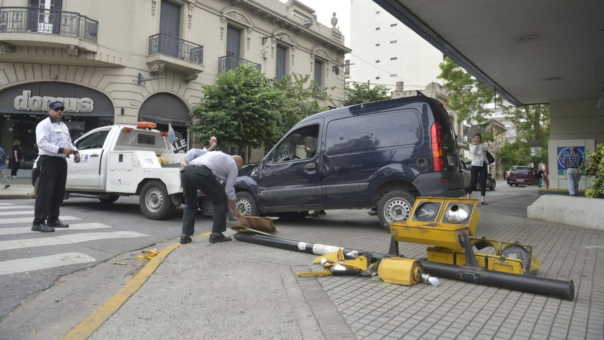 El conductor de una Kangoo se descompuso al volante y volcó en ...