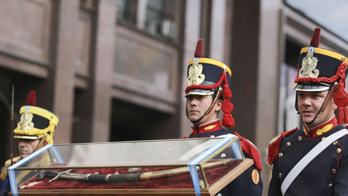 Por Cadena Nacional Cristina Colocó El Sable Corvo De San Martín En El