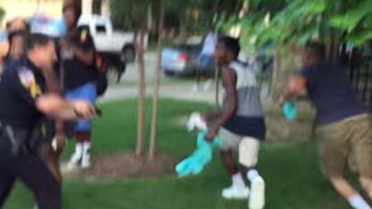 Video: brutal reacción policial en una pool party en Texas