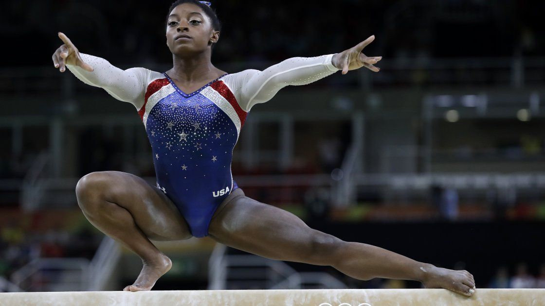 Simone Biles, la gimnasta que fue criada por sus abuelos y es estrella de los Juegos