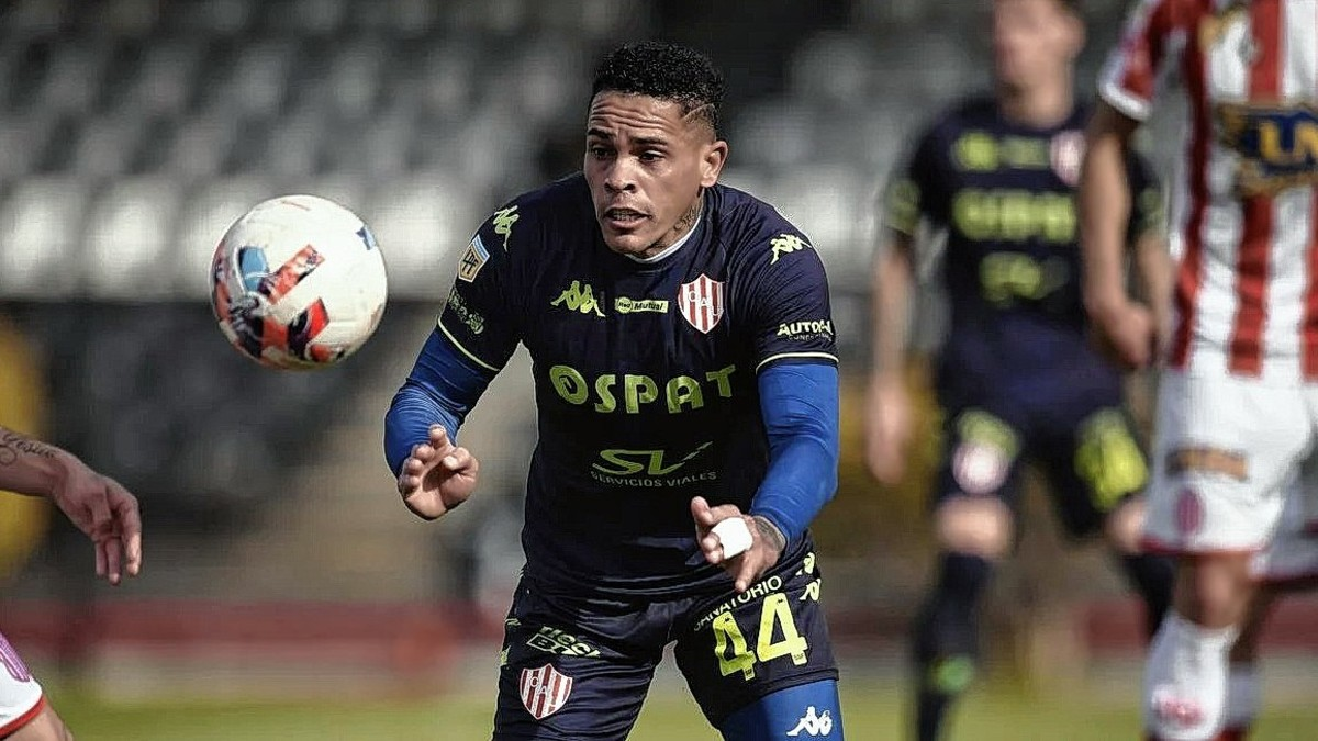 Álvez, en conflicto con Unión, quiere volver a Ecuador