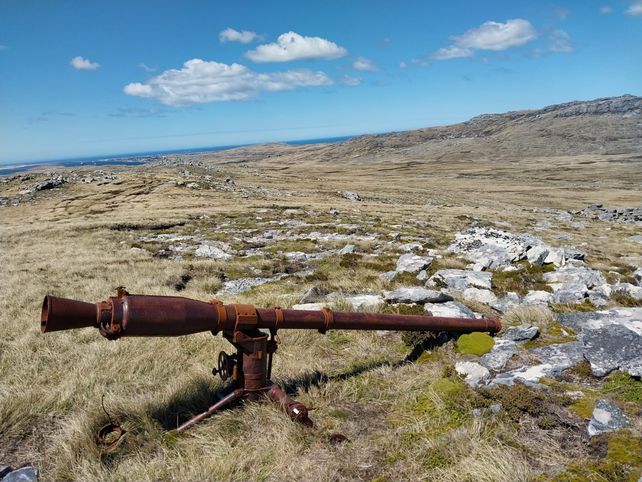 Arqueólogos de Rosario y veteranos recrean en Malvinas dos batallas ...