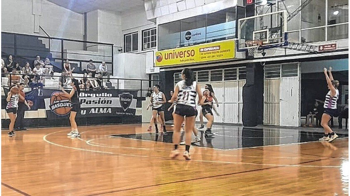 Alma extendió su invicto en el Clausura Femenino
