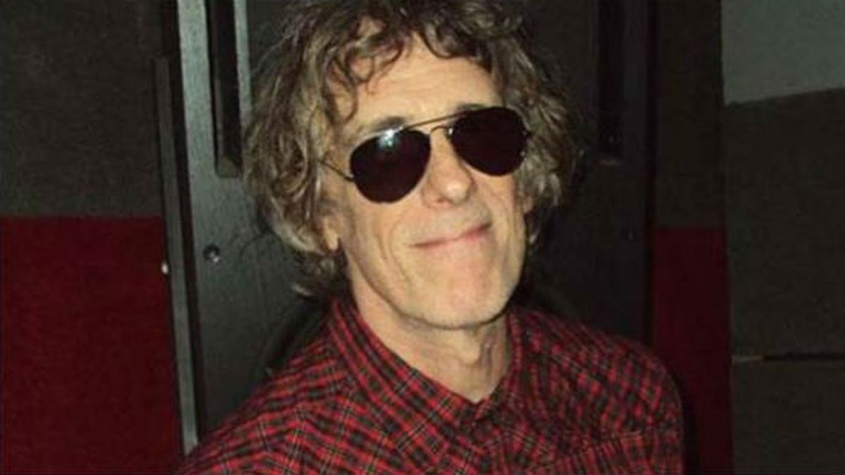 Spinetta evoluciona en forma favorable, pero continúa internado