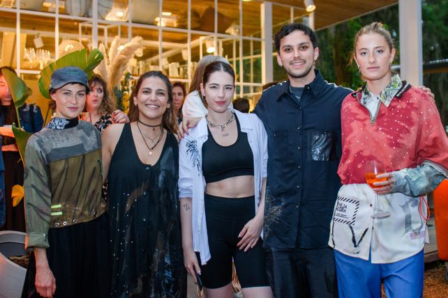 Oveja Negra junto a Tini De Bucourt