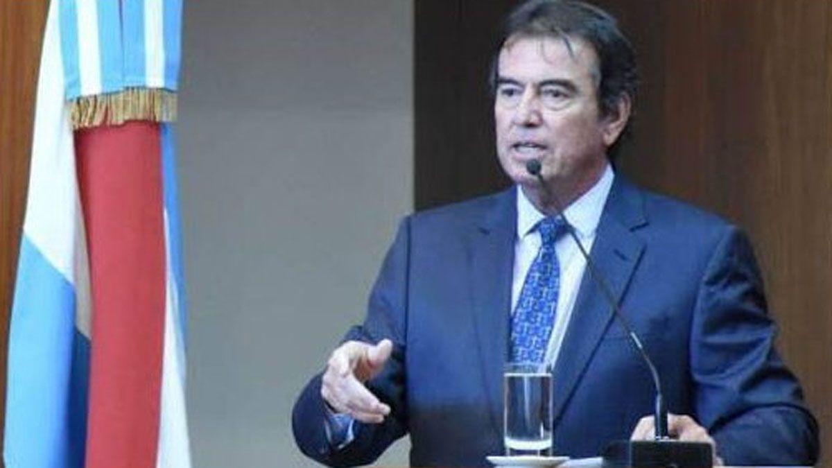 Castrillón inició los trámites para obtener su jubilación