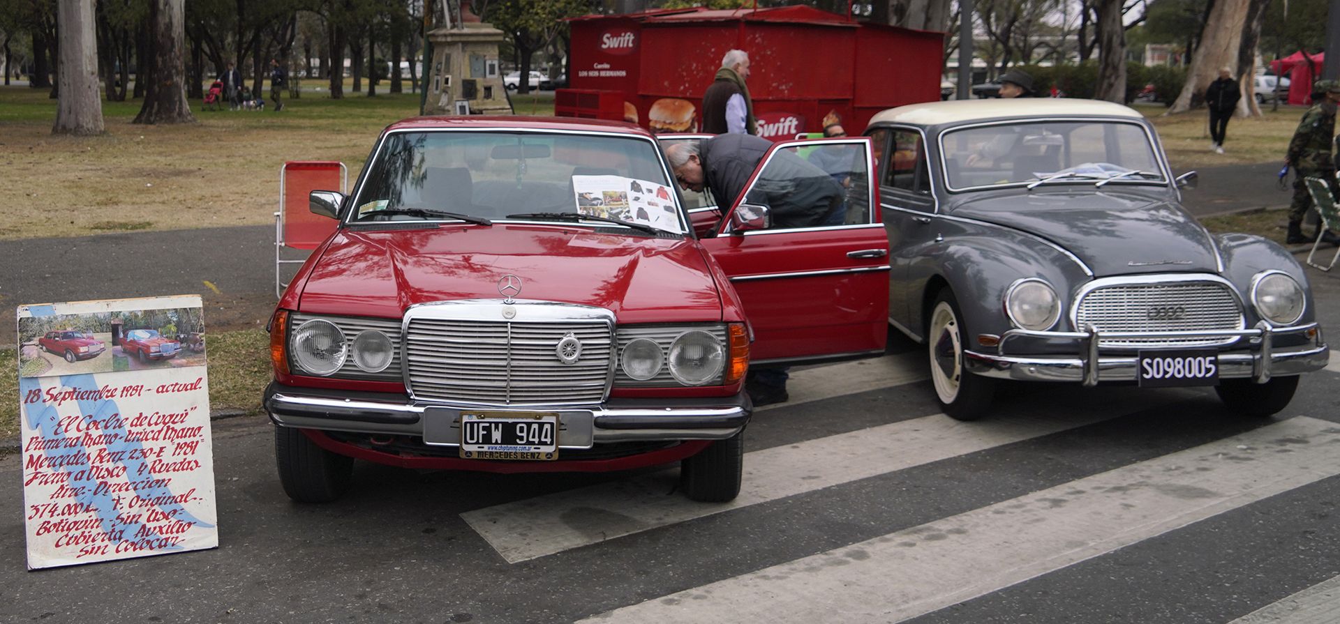 Exposición de autos clásicos en el Parque Independencia