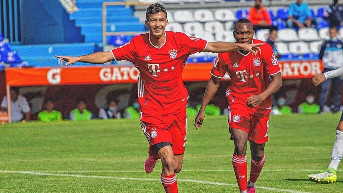 Mateo Franzotti en el campus del Bayer Munich