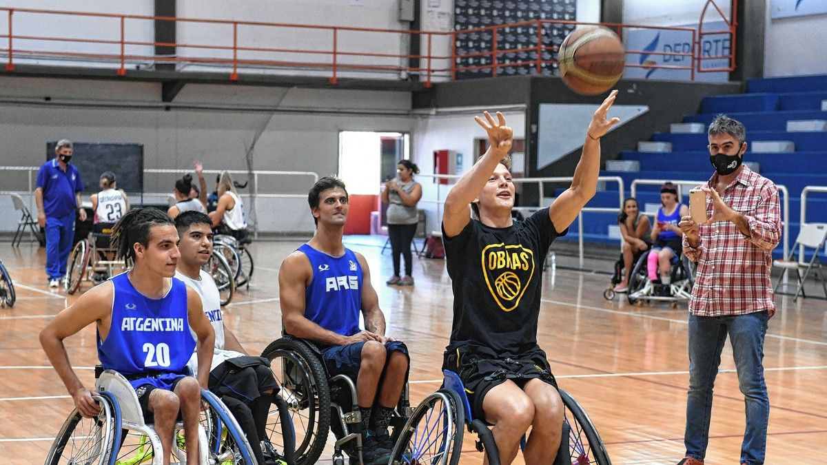 Gran encuentro del básquet adaptado con jugadores de Liga A