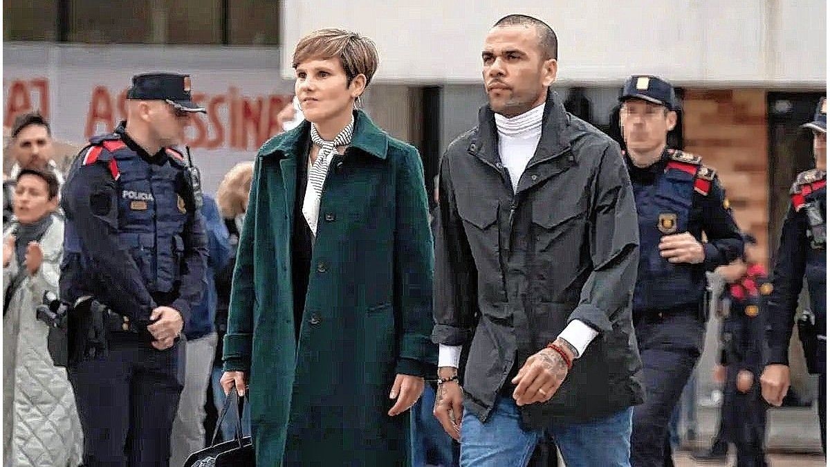 Dani Alves abandonó la cárcel en España tras pagar una fianza