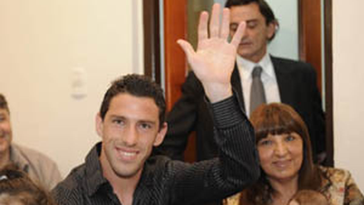 Con sorpresas y emoción, Maxi Rodríguez fue distinguido por el Concejo