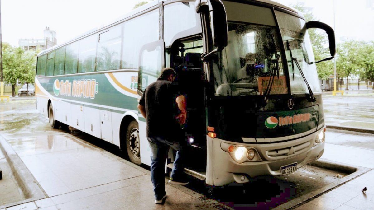 Llegan los primeros micros: la Terminal recupera de a poco algo de ...