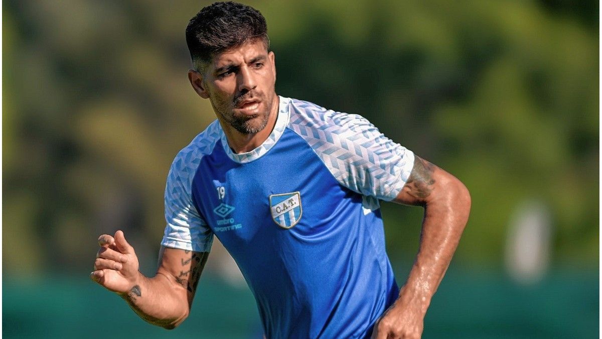 Leandro Díaz fue presentado en Atlético Tucumán tras su polémica salida de Lanús