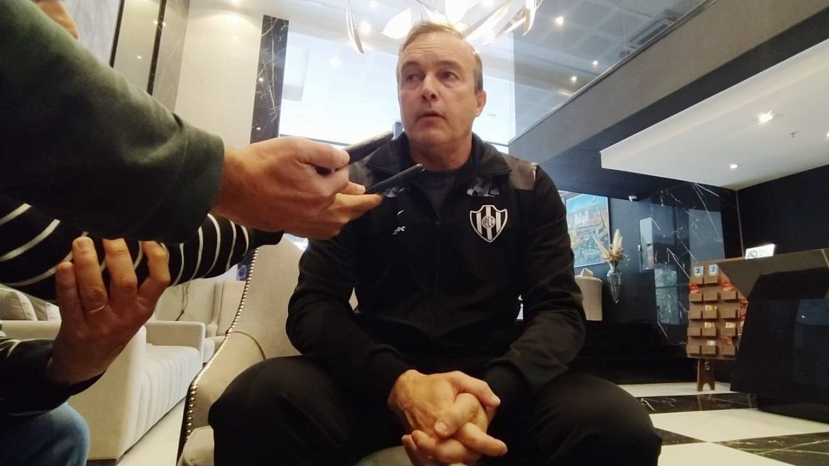 Balbo contó que quería ser DT de Newells y que lo trataron como enemigo