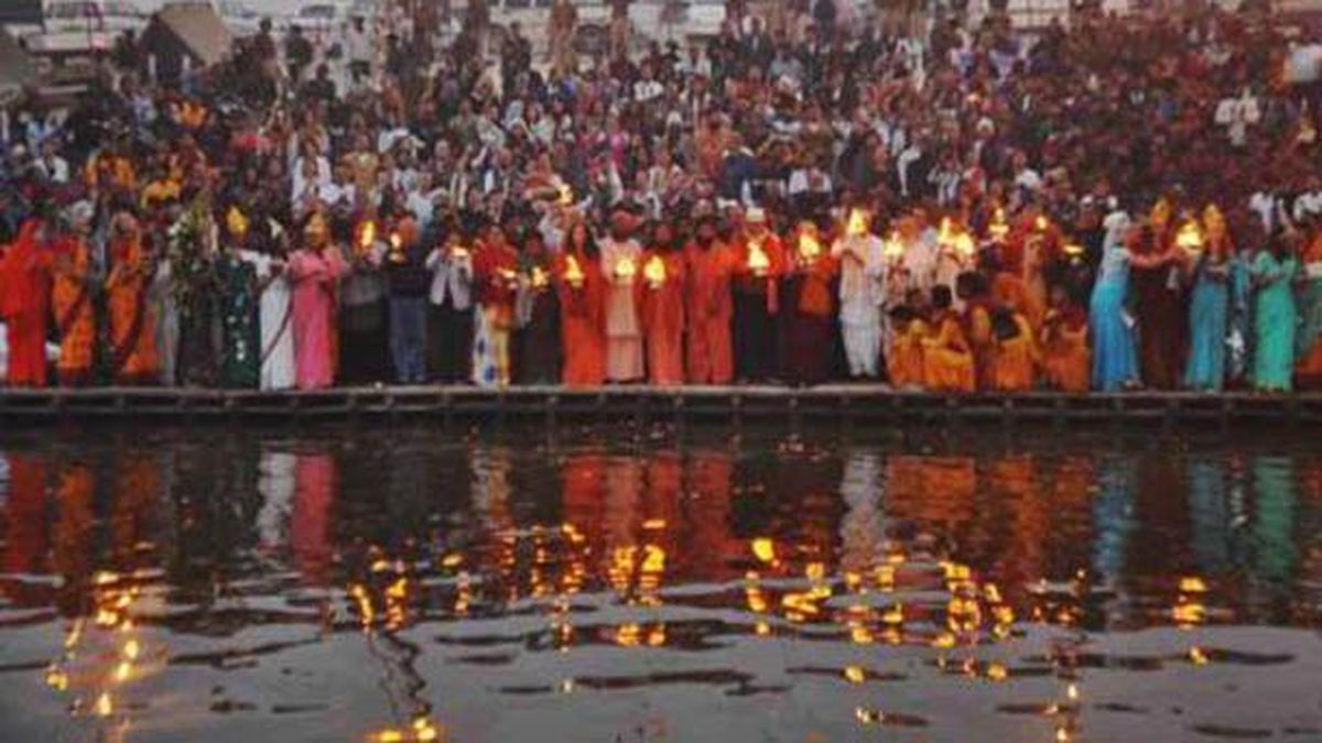 Más de 20 millones de personas en el Ganges por una festividad hindú